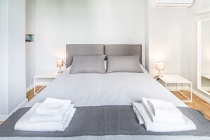 Quarto Triplo Deluxe | Minibar, secretária, quartos insonorizados, Wi-fi grátis 