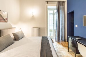 Quarto Triplo Deluxe | Minibar, secretária, quartos insonorizados, Wi-fi grátis 
