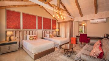 Quarto Twin Design, 2 camas individuais | Minibar, secretária, secretária adequada para computadores portáteis