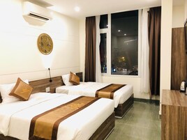 Quarto casal ou duplo luxo, 2 quartos, vista para a cidade | 20 quartos, frigobar, individualmente decorados