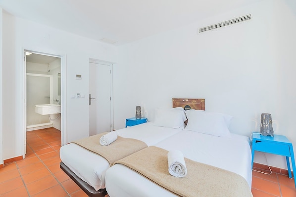Quarto Twin | Wi-fi grátis, roupa de cama fornecida