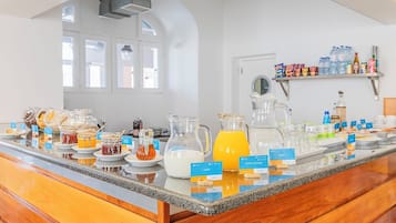 Pequeno-almoço tipo buffet diário incluído
