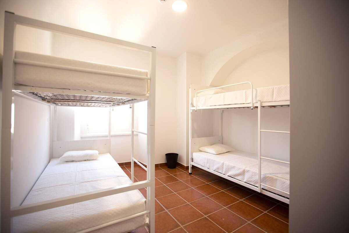 Wi-Fi de cortesia, roupa de cama
