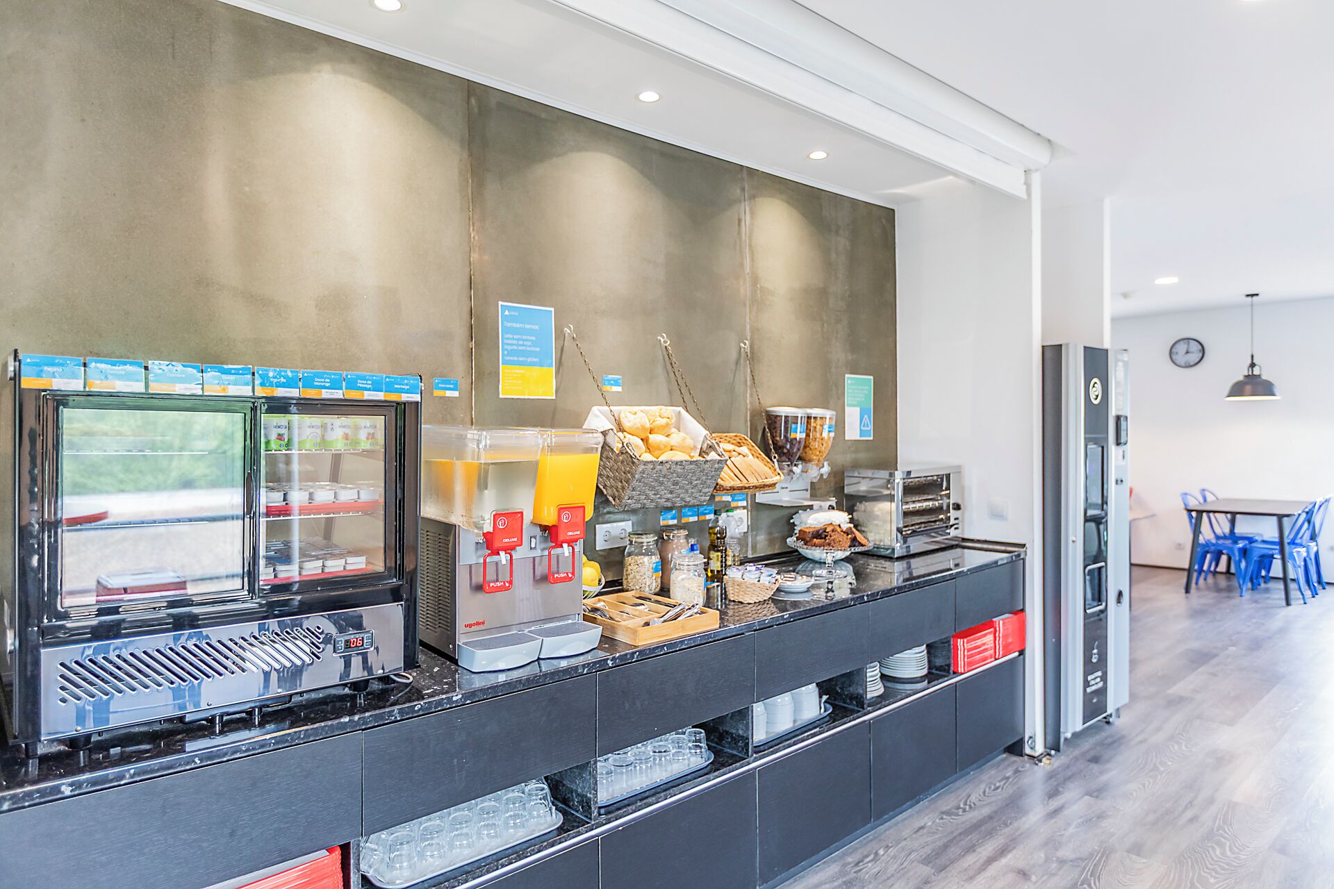 Café da manhã self-service grátis todos os dias