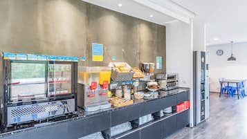 Café da manhã self-service grátis todos os dias