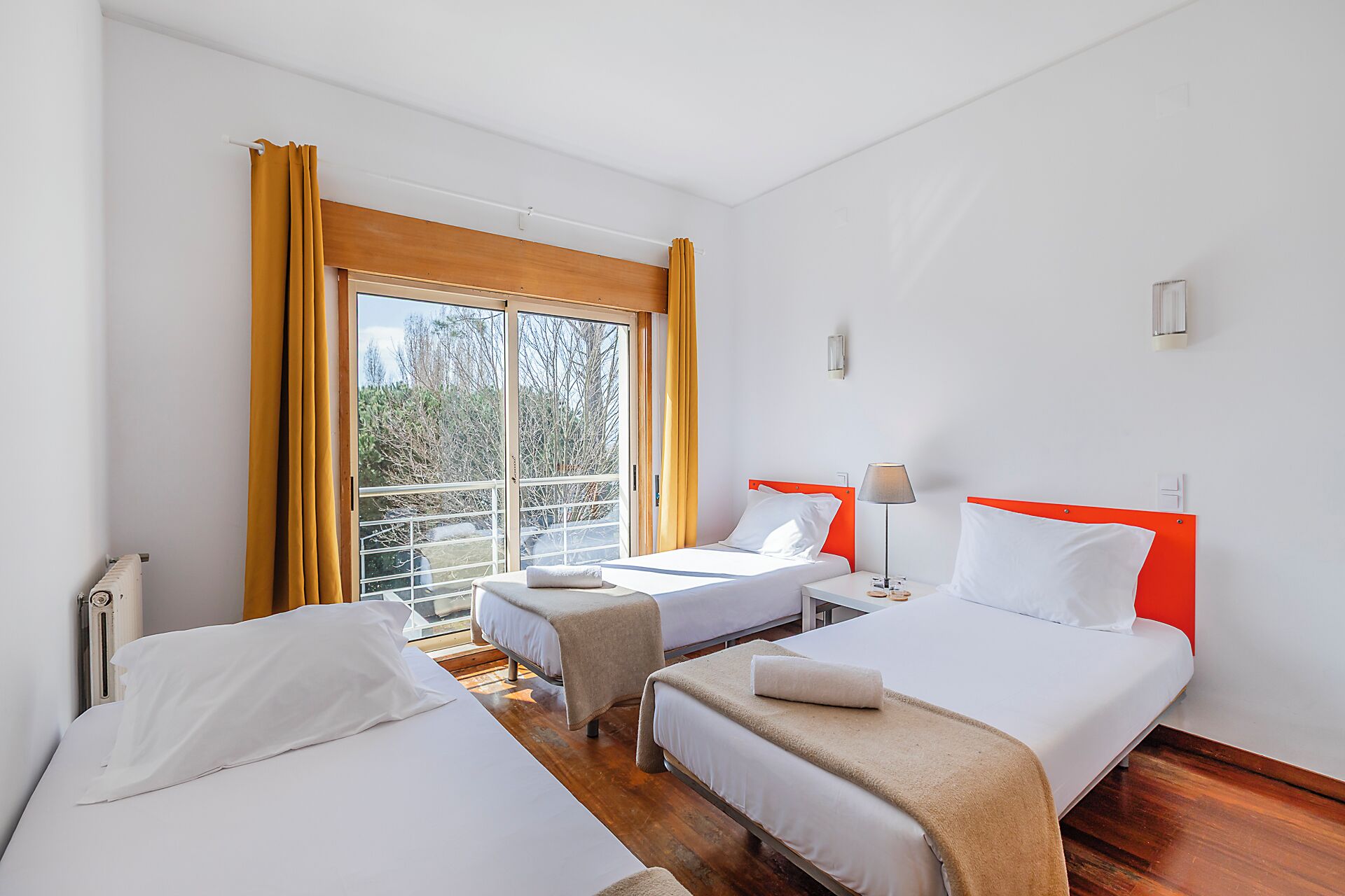 Quarto Triplo Básico, 3 camas individuais, não fumadores, casa de banho privativa | Ferro/tábua de engomar, Wi-fi grátis, roupa de cama fornecida 