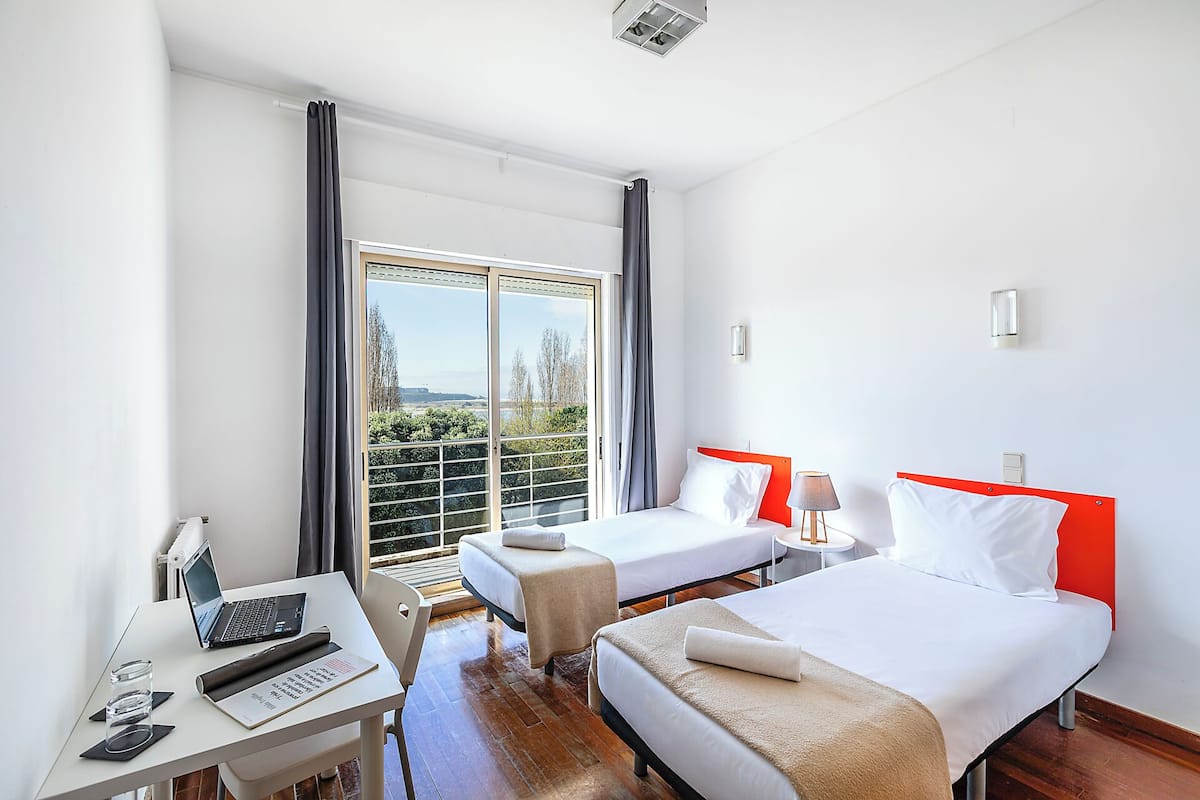 Ferros/tábuas de passar roupa, Wi-Fi de cortesia, roupa de cama