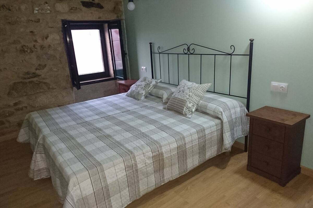 Secretária, Wi-fi grátis, roupa de cama fornecida