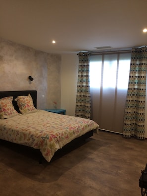 Quarto Duplo | Cortinas/cortinados opacos, ferro/tábua de engomar, Wi-fi grátis 
