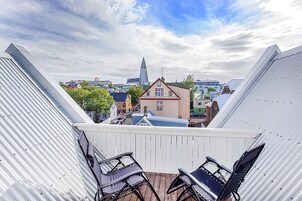 Apartamento urbano, várias camas, sacada, vista para a cidade (402) | Vista do quarto