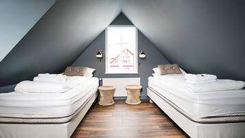 Apartamento urbano, várias camas, sacada, vista para a cidade (402) | Individualmente decorados, individualmente mobiliados, cortinas blackout