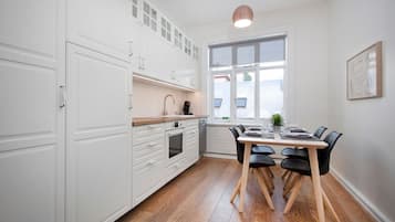 Apartamento urbano, várias camas, vista para a cidade (202) | Cozinha privada | Geladeira, fogão, cooktop, lava-louças