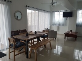 Apartamento 3-A | Refeições no quarto
