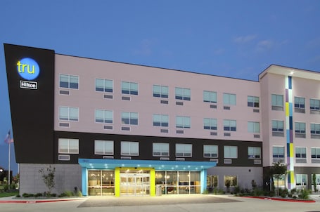 Exterior. Tru by Hilton Bryan College Station
