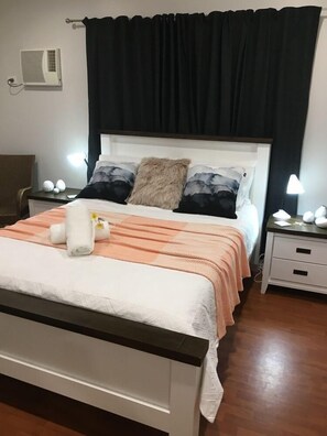 2 quartos, cofre no quarto, com decoração personalizada 