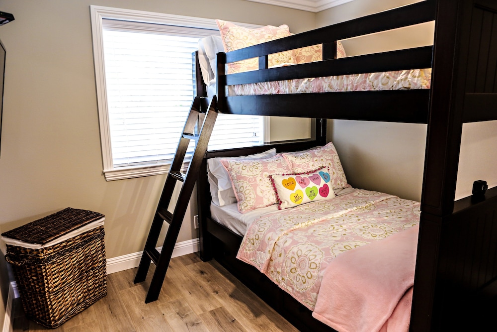 Adorable 3 Habitaciones, 2 Baños - Fullerton, CA
