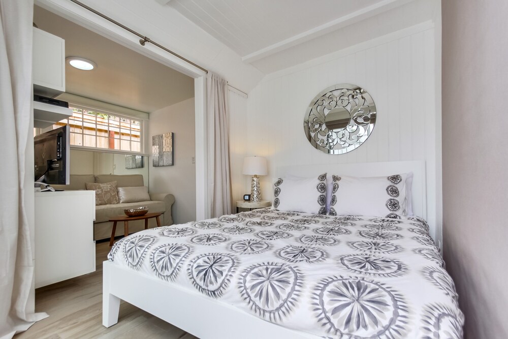 Sandcastle Hideaway, Dog Friendly, Designer Studio, Private Patio And Parking! - Torrey Hills - San Diego