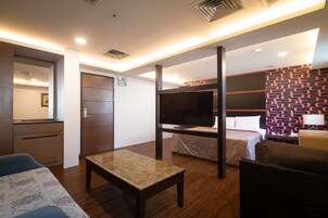 Quarto Duplo Deluxe | Cortinas/cortinados opacos, Wi-fi grátis, roupa de cama fornecida 