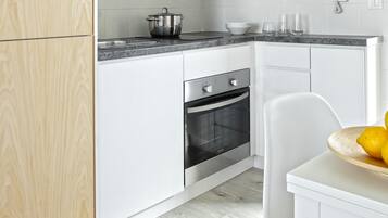 Loft | Cozinha privada | Geladeira, fogão, cooktop, máquina de café expresso