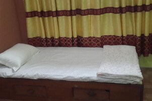 Quarto, 1 cama de casal, não fumadores | Wi-fi grátis 