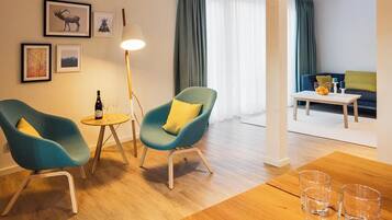 Deluxe-Studio Silva | Cofre com capacidade para portátil, quartos insonorizados