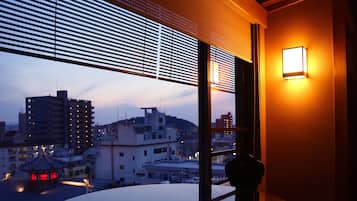 Suíte luxo (Japanese-style) | 1 quarto, roupas de cama premium, edredons de pluma, cofres nos quartos
