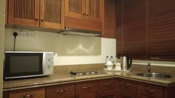 Chalé (Water View) | Kitchenette privada | Um frigorífico, uma chaleira elétrica