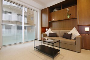 Studio | Sala de estar | Televisor de ecrã plano de 32 polegadas com canais digitais, televisor 