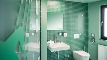 Quarto Duplo Comfort (1) | Casa de banho | Artigos de higiene pessoal grátis, um secador de cabelo