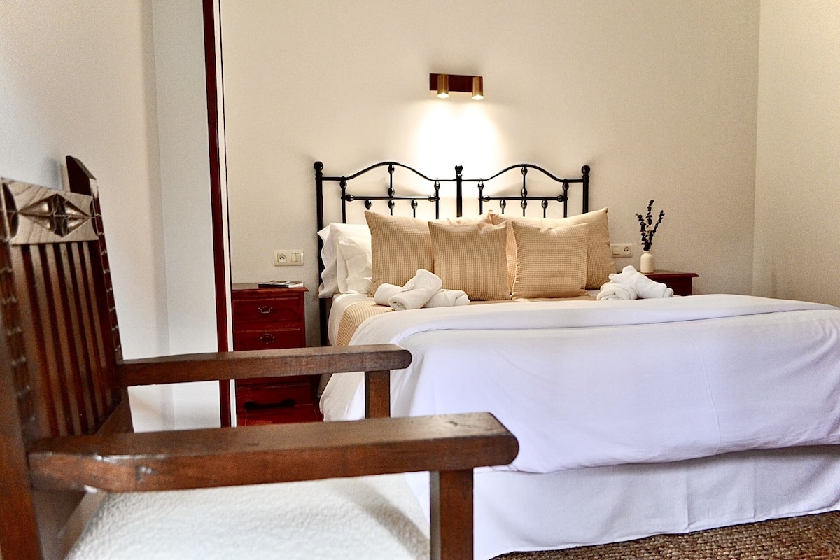 Quarto casal ou duplo | Cortinas blackout, camas extras/dobráveis (sobretaxa), Wi-Fi de cortesia