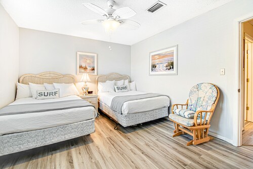 Cozy Sugar Beach Home With A Shared Pool & Private Beach Access - Navarre, FL