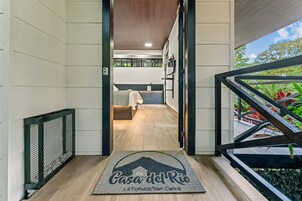 Roupa de alta qualidade, cofre no quarto, com decoração personalizada 