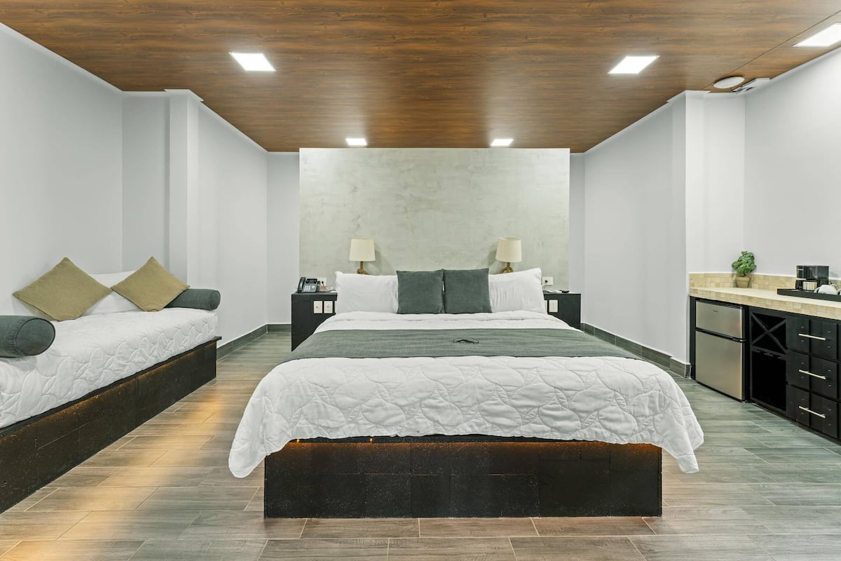 Roupas de cama premium, cofres nos quartos, individualmente decorados