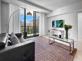 Smart TV de 50 polegadas com canais por cabo, serviços de streaming 