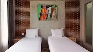 Quarto duplo, 2 camas de solteiro | 1 quarto, cofres nos quartos, cortinas blackout, Wi-Fi de cortesia