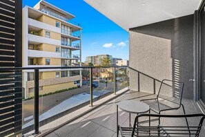 Apartamento Premium, 1 cama queen-size, acessível | Terraço/pátio interior