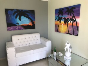 Apartamento Standard, várias camas, fumadores | Sala | Televisor LED