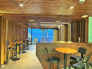 Bar à beira da piscina