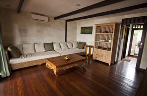 Vila, 2 quartos | Sala de estar | Smart TV 49 polegadas com canais digitais