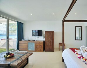 Quarto casal luxo | Roupas de cama premium, frigobar, escrivaninha, Wi-Fi de cortesia