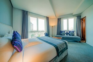 Estúdio superior, várias camas | 1 quarto, frigobar, individualmente decorados, escrivaninha