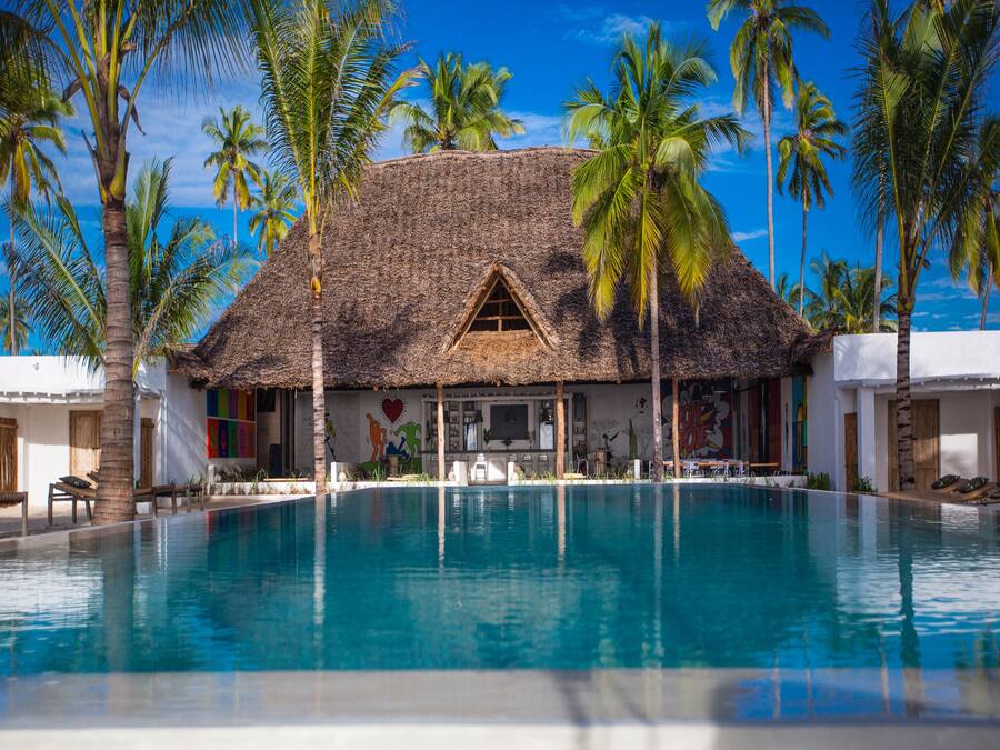 Piscina exterior, espreguiçadeiras