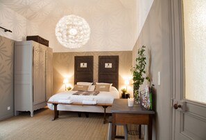 Quarto Familiar (Augustin) | Roupa de alta qualidade, com decoração personalizada