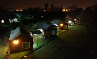 Fachada do alojamento (tarde/noite)