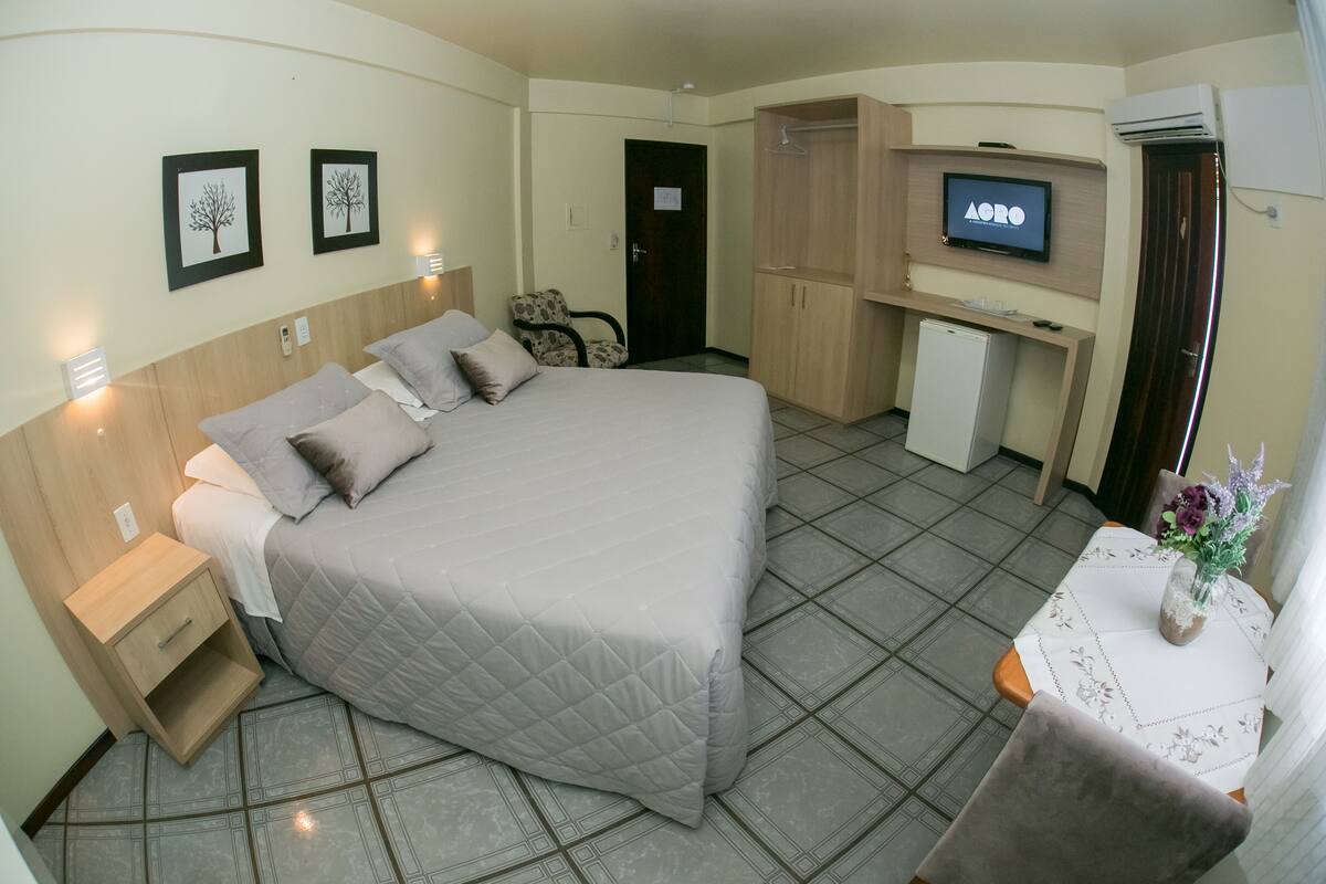 Quarto Deluxe | Minibar, secretária, ferro/tábua de engomar, Wi-fi grátis