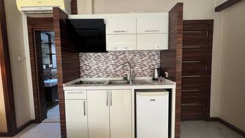 1 quarto, roupa de alta qualidade, cofre no quarto, secretária