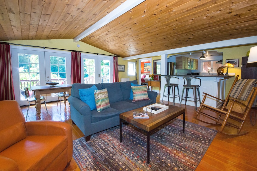 Riverfront Cottage In Wine Country - Seasonal River Access - Dogs Stay For Free! - California