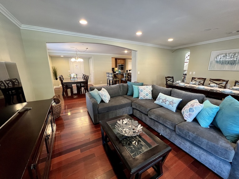 Amazing Pool Home W/game Room: 1.6 Miles To Disney - Orange County, CA