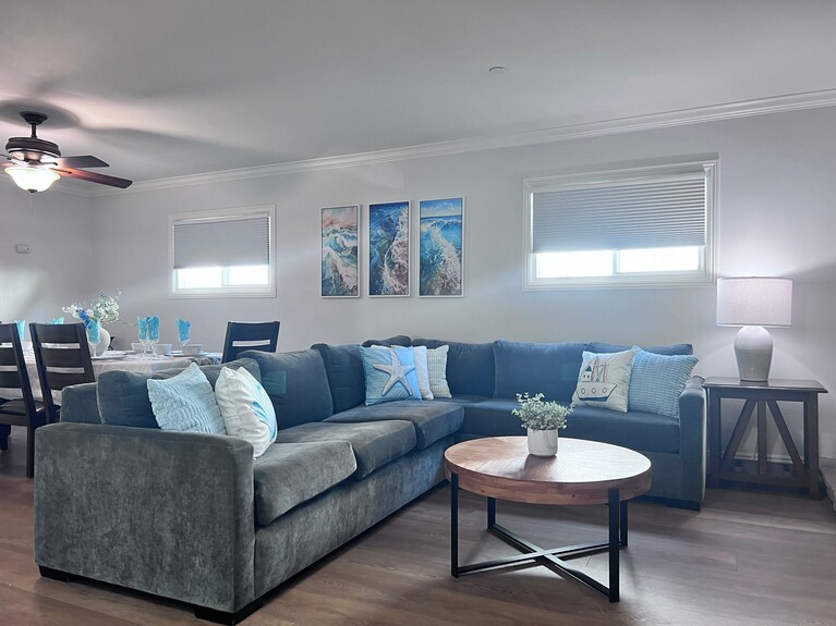 Beautiful Pool Home; 2 Ensuites,3/4 Mi Walk2disney - Honda Center