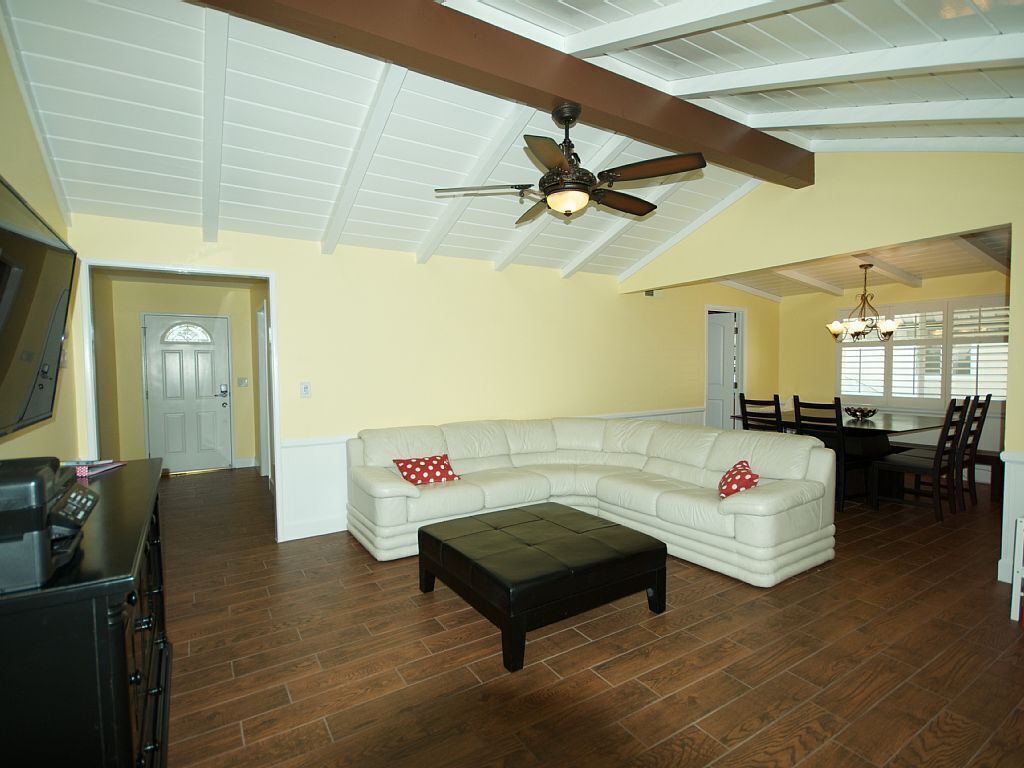 Funtierland + Minnie's House + Walk To Disneyland + Pool + Pet Friendly - California